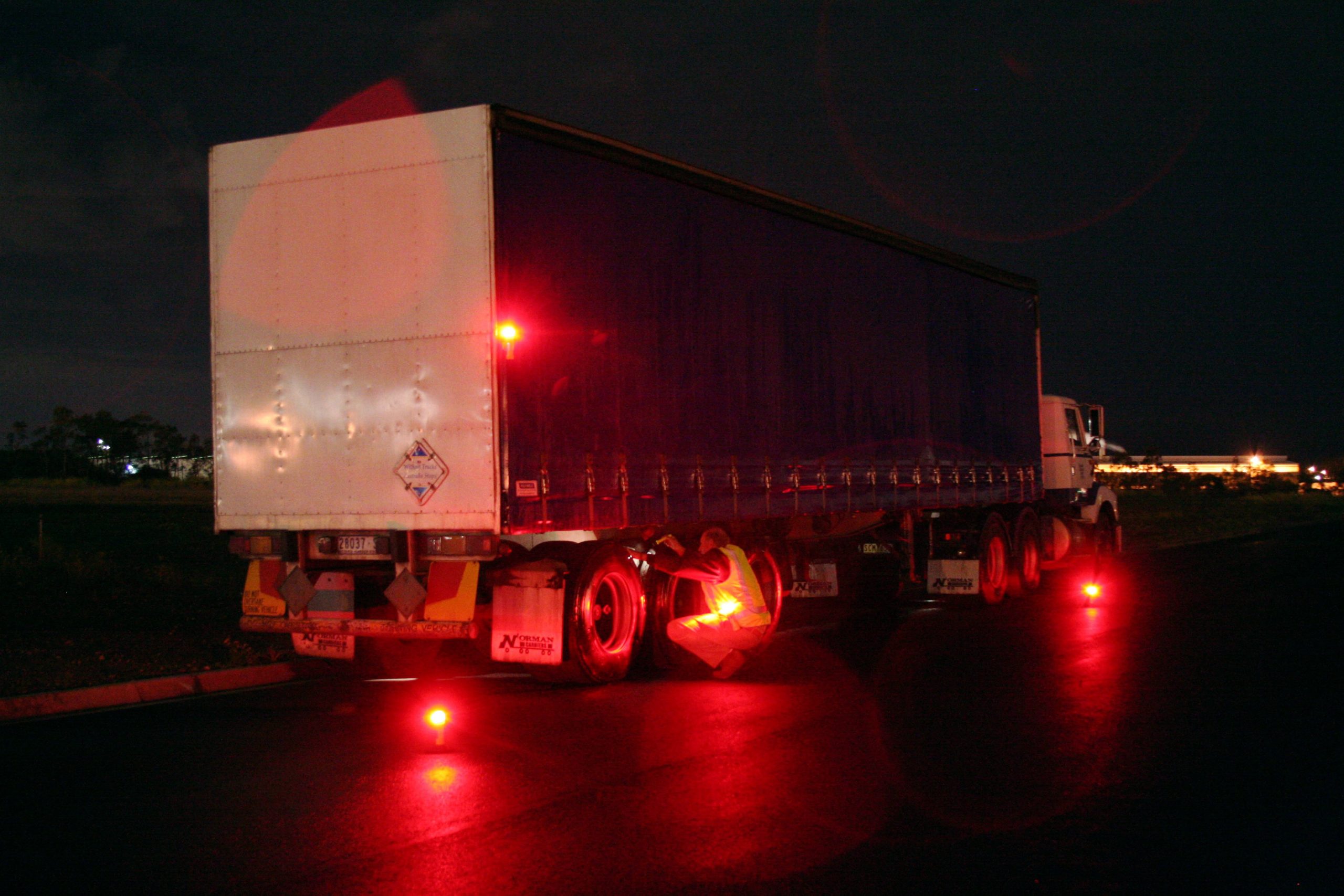 EFLARE 290 Series Intrinsically Safe LED Emergency Flare